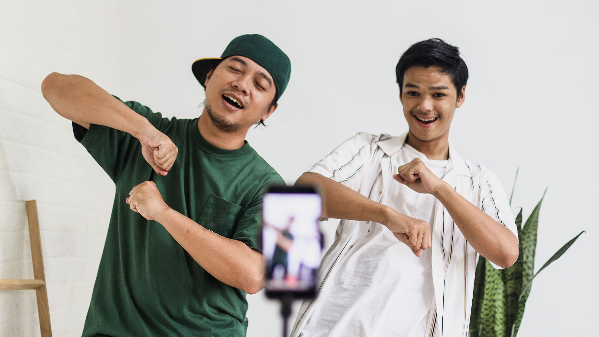 Best Times to Post on TikTok For More Views | BrandCrowd blog